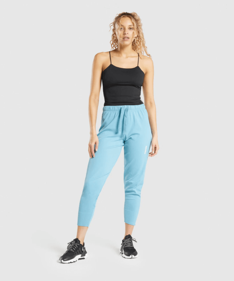 7 Best Cropped Workout Tanks Under $25 (2022)